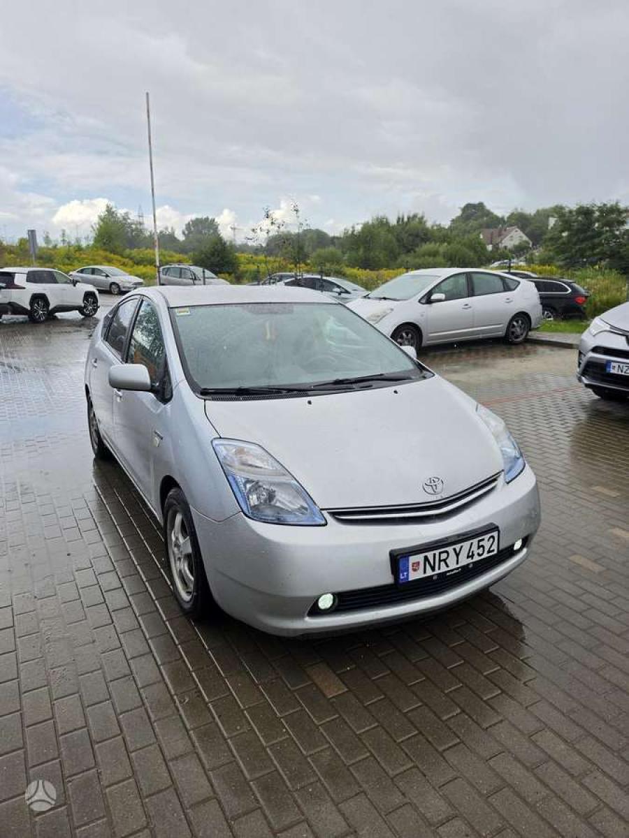 Pelēks Toyota Prius 2006 Viļņa, ar dzinēja tilpumu 1.50 L un nobraukumu 463 tūkst. km par 3200 €, foto 4 vietnē AUTOMOTO.COM.LV