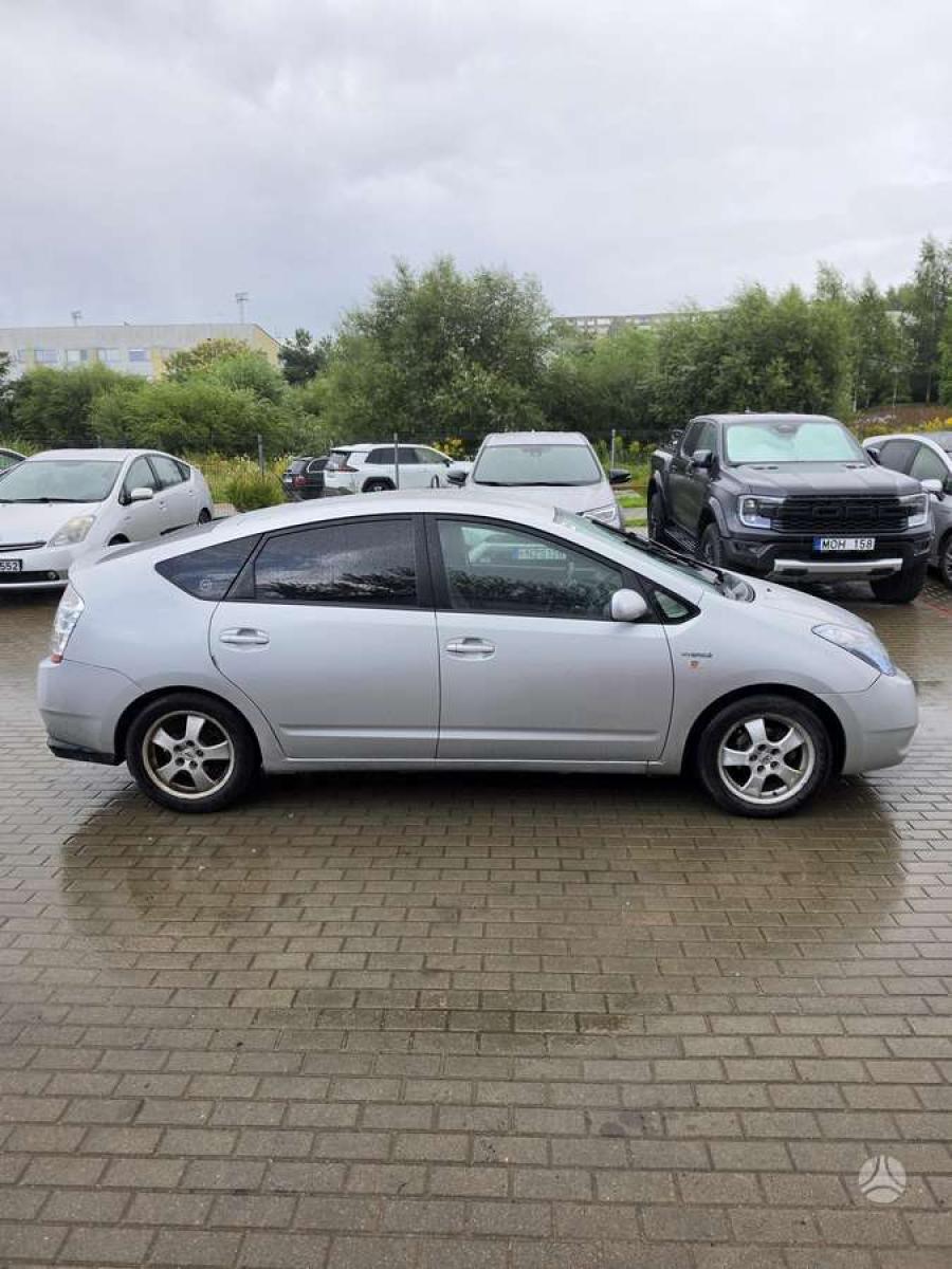 Pelēks Toyota Prius 2006 Viļņa, ar dzinēja tilpumu 1.50 L un nobraukumu 463 tūkst. km par 3200 €, foto 5 vietnē AUTOMOTO.COM.LV