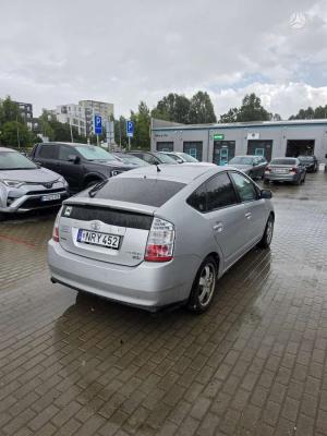 Pelēks Toyota Prius 2006 Viļņa, ar dzinēja tilpumu 1.50 L un nobraukumu 463 tūkst. km par 3200 €, foto 6 vietnē AUTOMOTO.COM.LV