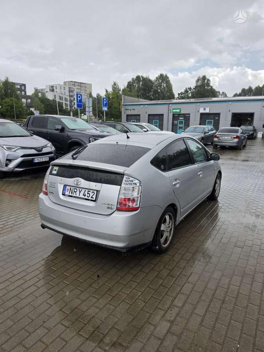 Pelēks Toyota Prius 2006 Viļņa, ar dzinēja tilpumu 1.50 L un nobraukumu 463 tūkst. km par 3200 €, foto 6 vietnē AUTOMOTO.COM.LV