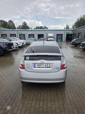 Pelēks Toyota Prius 2006 Viļņa, ar dzinēja tilpumu 1.50 L un nobraukumu 463 tūkst. km par 3200 €, foto 7 vietnē AUTOMOTO.COM.LV