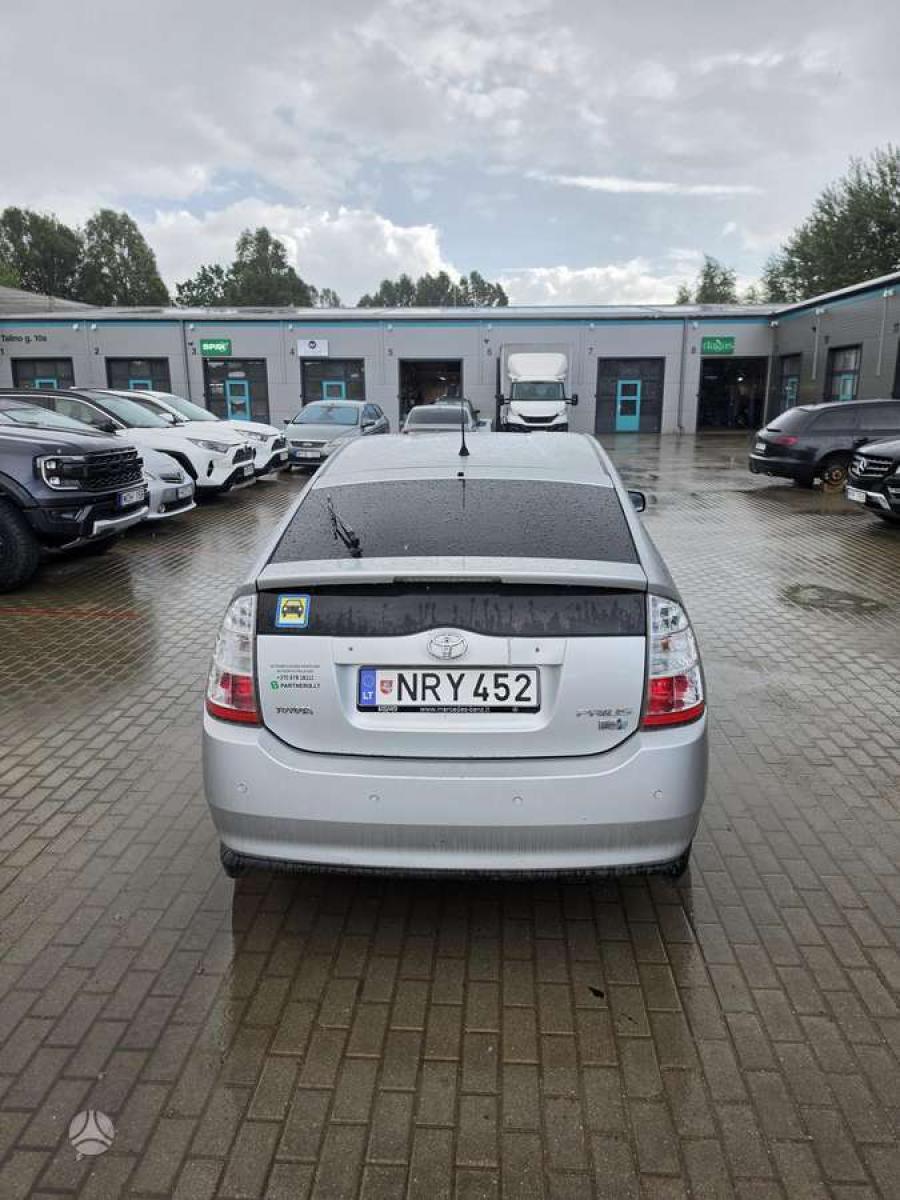 Pelēks Toyota Prius 2006 Viļņa, ar dzinēja tilpumu 1.50 L un nobraukumu 463 tūkst. km par 3200 €, foto 7 vietnē AUTOMOTO.COM.LV