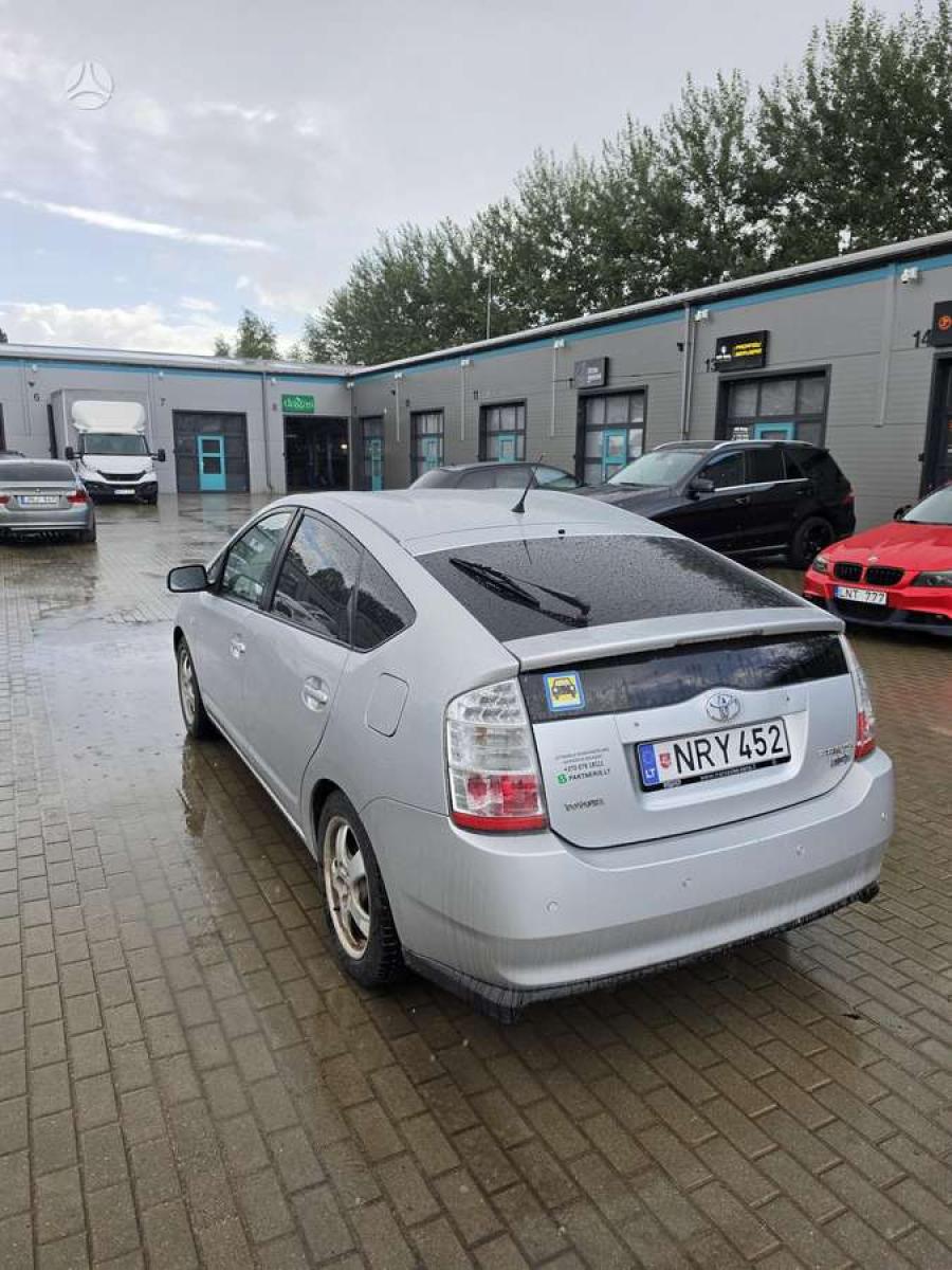 Pelēks Toyota Prius 2006 Viļņa, ar dzinēja tilpumu 1.50 L un nobraukumu 463 tūkst. km par 3200 €, foto 8 vietnē AUTOMOTO.COM.LV