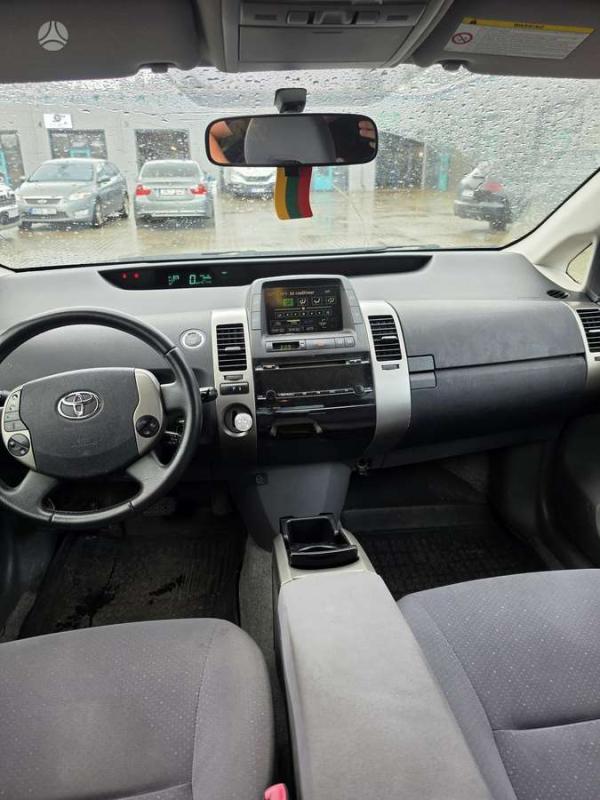 Pelēks Toyota Prius 2006 Viļņa, ar dzinēja tilpumu 1.50 L un nobraukumu 463 tūkst. km par 3200 €, foto 8 vietnē AUTOMOTO.COM.LV