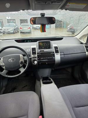 Pelēks Toyota Prius 2006 Viļņa, ar dzinēja tilpumu 1.50 L un nobraukumu 463 tūkst. km par 3200 €, foto 9 vietnē AUTOMOTO.COM.LV