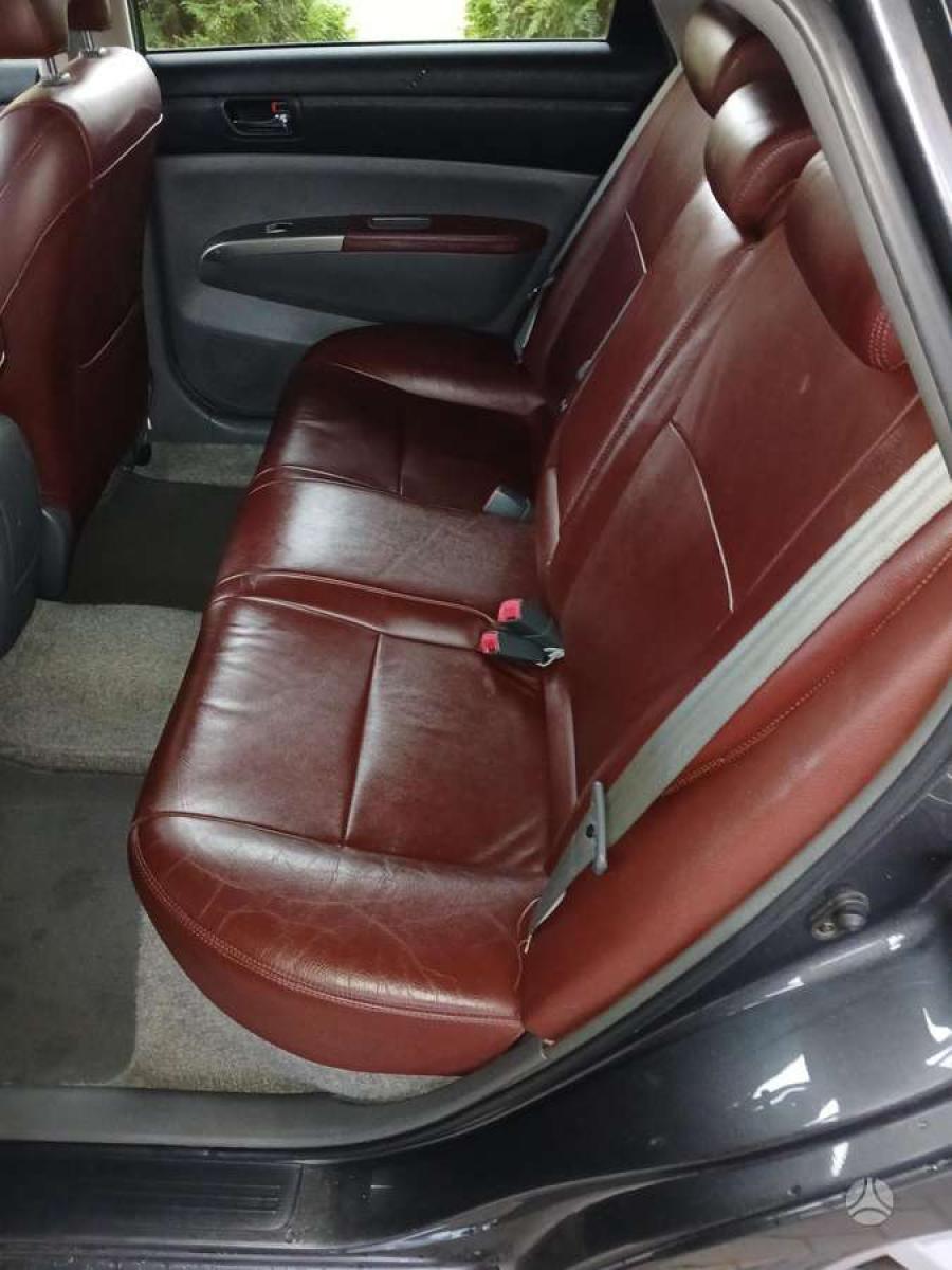 Grey Toyota Prius 2006 in Utena, with an engine capacity of 1.50 L and mileage of 190 thousand km for 4600 €, photo 5 on AUTOMOTO.COM.LV