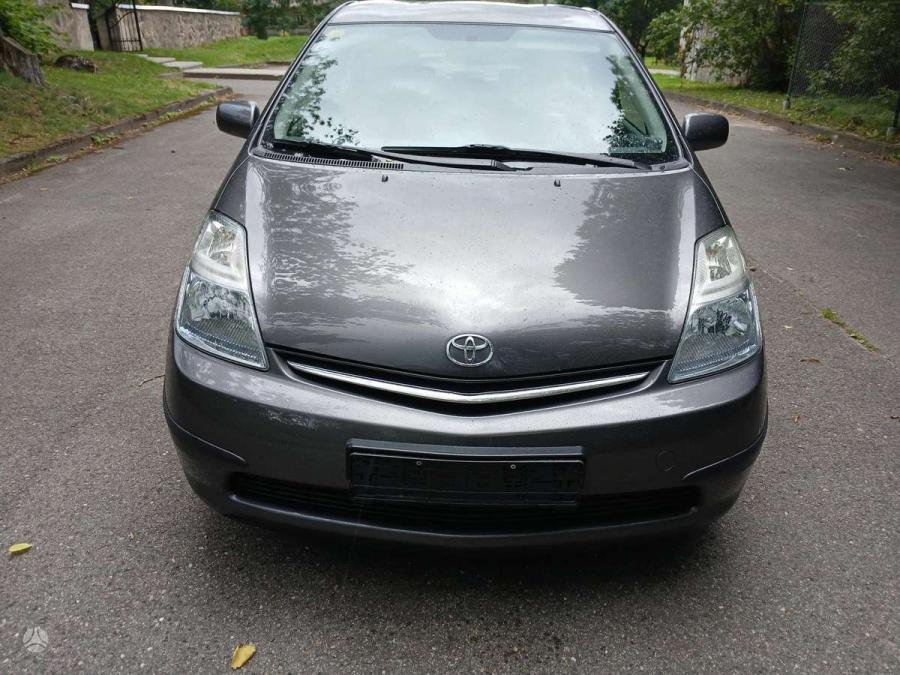 Grey Toyota Prius 2006 in Utena, with an engine capacity of 1.50 L and mileage of 190 thousand km for 4600 €, photo 10 on AUTOMOTO.COM.LV