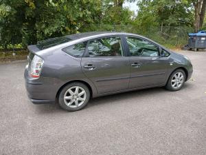 Grey Toyota Prius 2006 in Utena, with an engine capacity of 1.50 L and mileage of 190 thousand km for 4600 €, photo 14 on AUTOMOTO.COM.LV