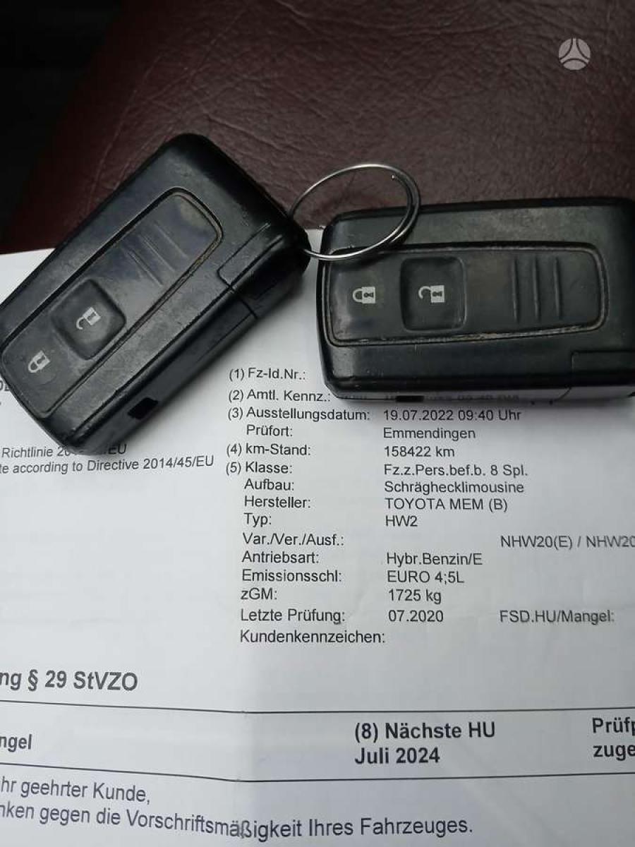 Grey Toyota Prius 2006 in Utena, with an engine capacity of 1.50 L and mileage of 190 thousand km for 4600 €, photo 15 on AUTOMOTO.COM.LV