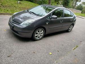 Grey Toyota Prius 2006 in Utena, with an engine capacity of 1.50 L and mileage of 190 thousand km for 4600 €, photo 16 on AUTOMOTO.COM.LV