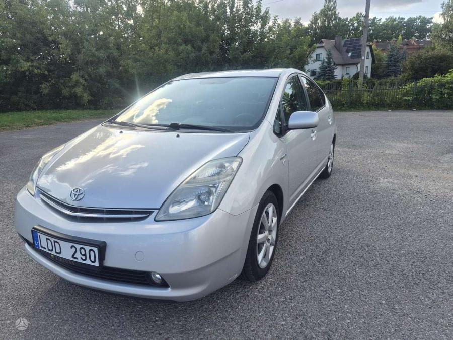 Pelēks Toyota Prius 2006 Kauņa, ar dzinēja tilpumu 1.50 L un nobraukumu 455 tūkst. km par 3600 €, foto 4 vietnē AUTOMOTO.COM.LV