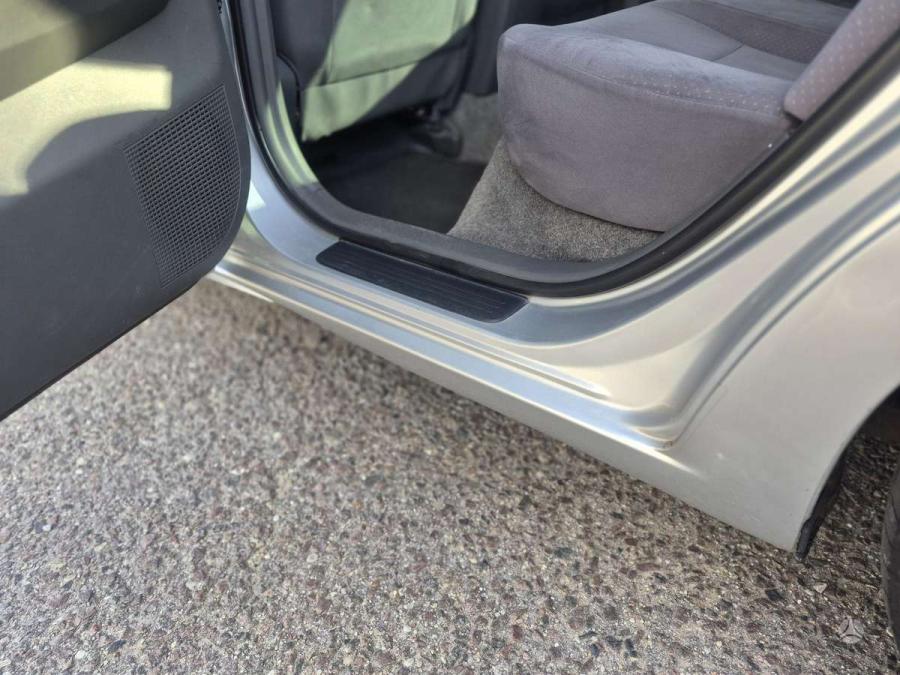 Pelēks Toyota Prius 2006 Kauņa, ar dzinēja tilpumu 1.50 L un nobraukumu 455 tūkst. km par 3600 €, foto 12 vietnē AUTOMOTO.COM.LV