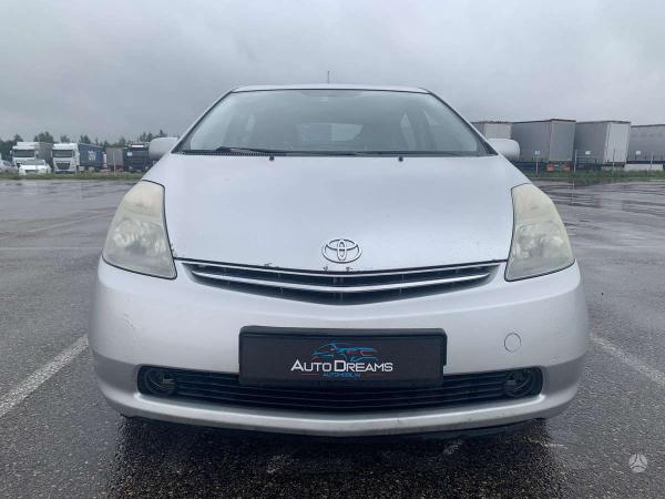 Pelēks Toyota Prius 2006 Viļņa, ar dzinēja tilpumu 1.50 L un nobraukumu 332 tūkst. km par 3700 €, foto 3 vietnē AUTOMOTO.COM.LV