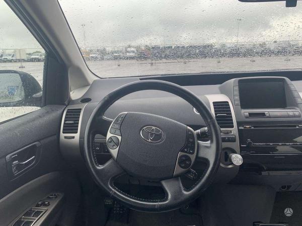 Pelēks Toyota Prius 2006 Viļņa, ar dzinēja tilpumu 1.50 L un nobraukumu 332 tūkst. km par 3700 €, foto 10 vietnē AUTOMOTO.COM.LV