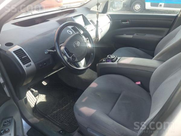 Pelēks Toyota Prius 2006 Rīga, ar dzinēja tilpumu 1.50 L un nobraukumu 533 tūkst. km par 1700 €, foto 3 vietnē AUTOMOTO.COM.LV