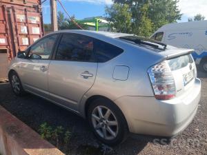 Grey Toyota Prius 2006 in Riga, with an engine capacity of 1.50 L and mileage of 533 thousand km for 1700 €, photo 4 on AUTOMOTO.COM.LV