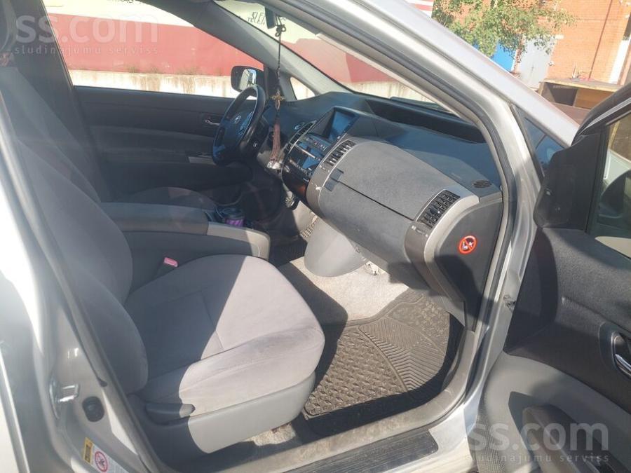 Grey Toyota Prius 2006 in Riga, with an engine capacity of 1.50 L and mileage of 533 thousand km for 1700 €, photo 8 on AUTOMOTO.COM.LV