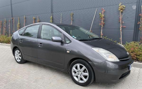 Pelēks Toyota Prius 2007 Viļņa, ar dzinēja tilpumu 1.50 L un nobraukumu 258 tūkst. km par 3650 €, foto 1 vietnē AUTOMOTO.COM.LV