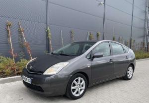 Grey Toyota Prius 2007 in Vilnius, with an engine capacity of 1.50 L and mileage of 258 thousand km for 3650 €, photo 2 on AUTOMOTO.COM.LV