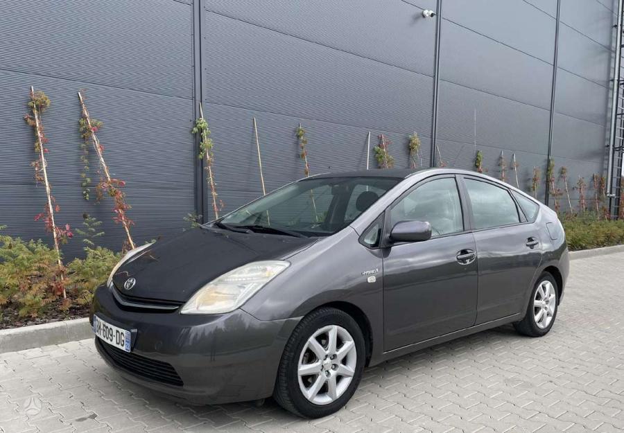 Grey Toyota Prius 2007 in Vilnius, with an engine capacity of 1.50 L and mileage of 258 thousand km for 3650 €, photo 2 on AUTOMOTO.COM.LV