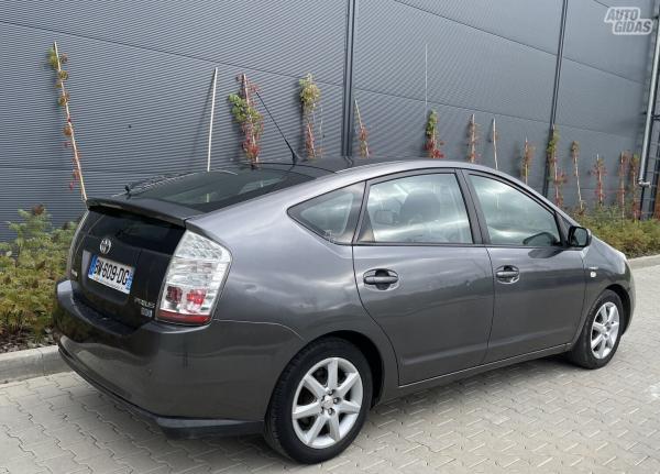 Grey Toyota Prius 2007 in Vilnius, with an engine capacity of 1.50 L and mileage of 258 thousand km for 3650 €, photo 3 on AUTOMOTO.COM.LV