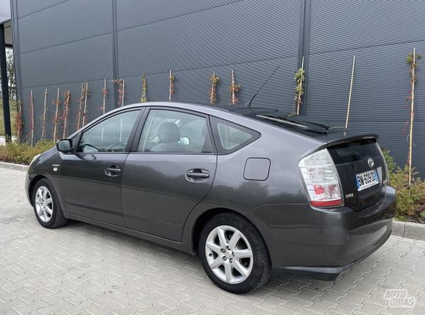 Grey Toyota Prius 2007 in Vilnius, with an engine capacity of 1.50 L and mileage of 258 thousand km for 3650 €, photo 4 on AUTOMOTO.COM.LV