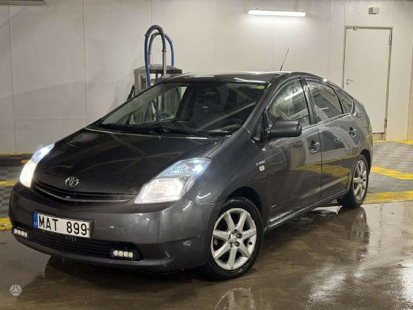 Grey Toyota Prius 2007 in Siauliai, with an engine capacity of 1.50 L and mileage of 349 thousand km for 2900 €, photo 1 on AUTOMOTO.COM.LV