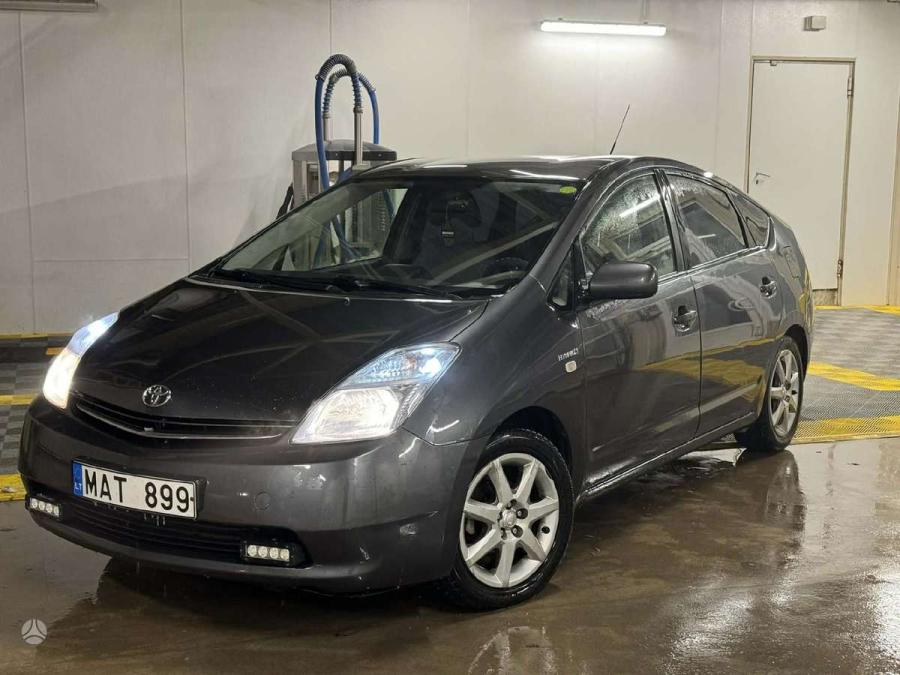 Pelēks Toyota Prius 2007 Šauļi, ar dzinēja tilpumu 1.50 L un nobraukumu 349 tūkst. km par 2900 €, foto 1 vietnē AUTOMOTO.COM.LV
