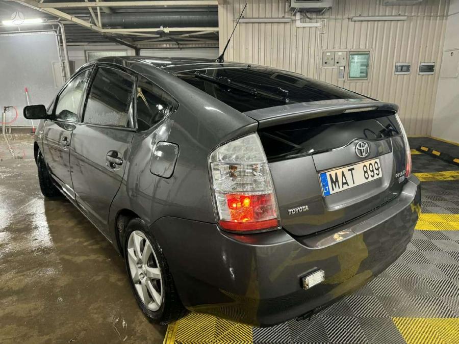 Pelēks Toyota Prius 2007 Šauļi, ar dzinēja tilpumu 1.50 L un nobraukumu 349 tūkst. km par 2900 €, foto 2 vietnē AUTOMOTO.COM.LV