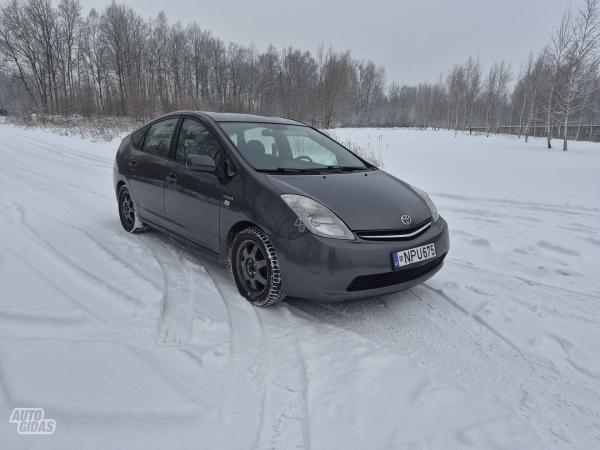 Grey Toyota Prius 2007 in Kaunas, with an engine capacity of 1.50 L and mileage of 436 thousand km for 3100 €, photo 1 on AUTOMOTO.COM.LV