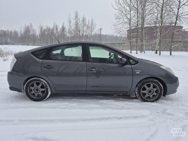 Grey Toyota Prius 2007 in Kaunas, with an engine capacity of 1.50 L and mileage of 436 thousand km for 3100 €, photo 5 on AUTOMOTO.COM.LV