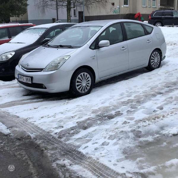 Grey Toyota Prius 2007 in Vilnius, with an engine capacity of 1.50 L and mileage of 237 thousand km for 3800 €, photo 1 on AUTOMOTO.COM.LV