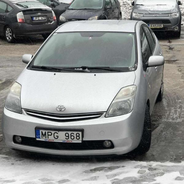 Grey Toyota Prius 2007 in Vilnius, with an engine capacity of 1.50 L and mileage of 237 thousand km for 3800 €, photo 2 on AUTOMOTO.COM.LV