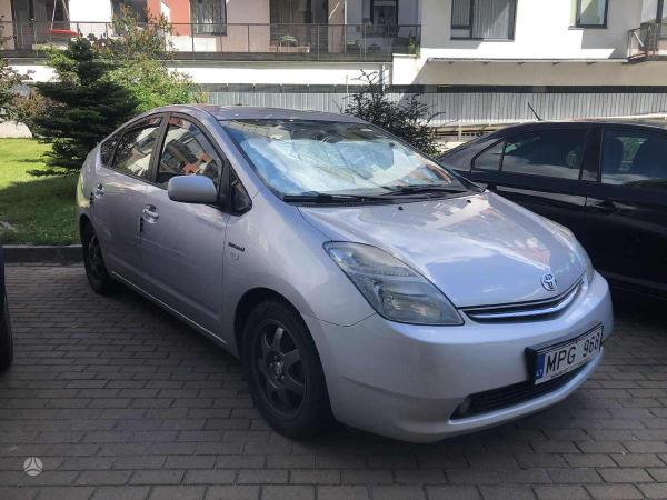 Grey Toyota Prius 2007 in Vilnius, with an engine capacity of 1.50 L and mileage of 237 thousand km for 3800 €, photo 4 on AUTOMOTO.COM.LV