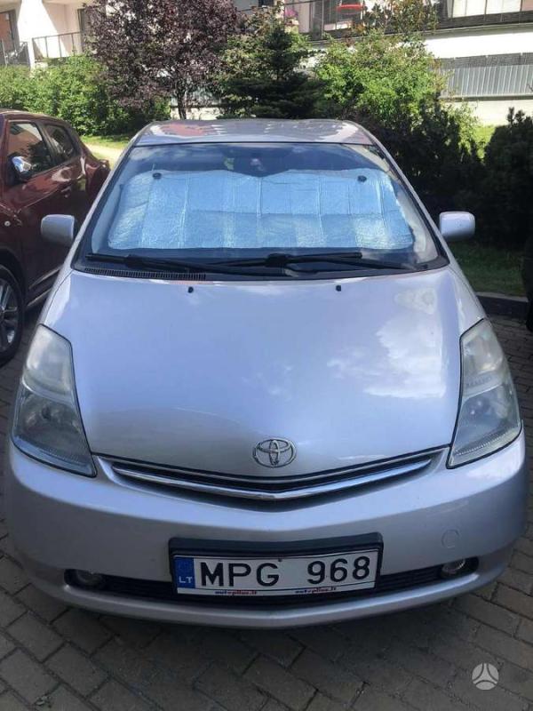 Grey Toyota Prius 2007 in Vilnius, with an engine capacity of 1.50 L and mileage of 237 thousand km for 3800 €, photo 5 on AUTOMOTO.COM.LV