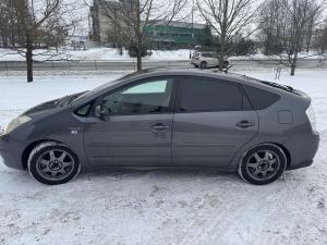 Grey Toyota Prius 2007 in Siauliai, with an engine capacity of 1.50 L and mileage of 308 thousand km for 3400 €, photo 2 on AUTOMOTO.COM.LV