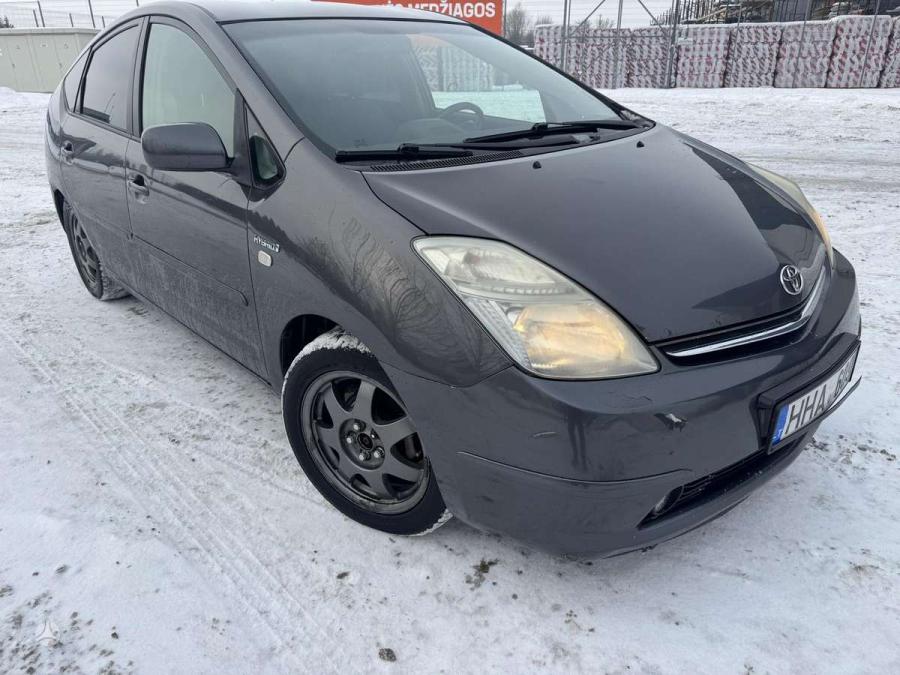 Grey Toyota Prius 2007 in Siauliai, with an engine capacity of 1.50 L and mileage of 308 thousand km for 3400 €, photo 7 on AUTOMOTO.COM.LV