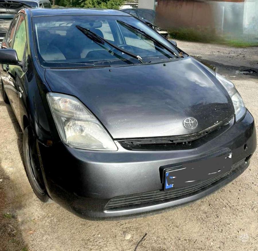 Grey Toyota Prius 2007 in Vilnius, with an engine capacity of 1.50 L and mileage of 639 thousand km for 3900 €, photo 1 on AUTOMOTO.COM.LV