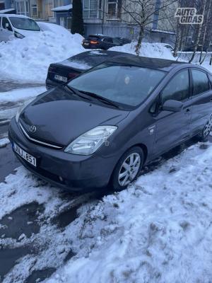Pelēks Toyota Prius 2007 Viļņa, ar dzinēja tilpumu 1.50 L un nobraukumu 257 tūkst. km par 2900 €, foto  vietnē AUTOMOTO.COM.LV