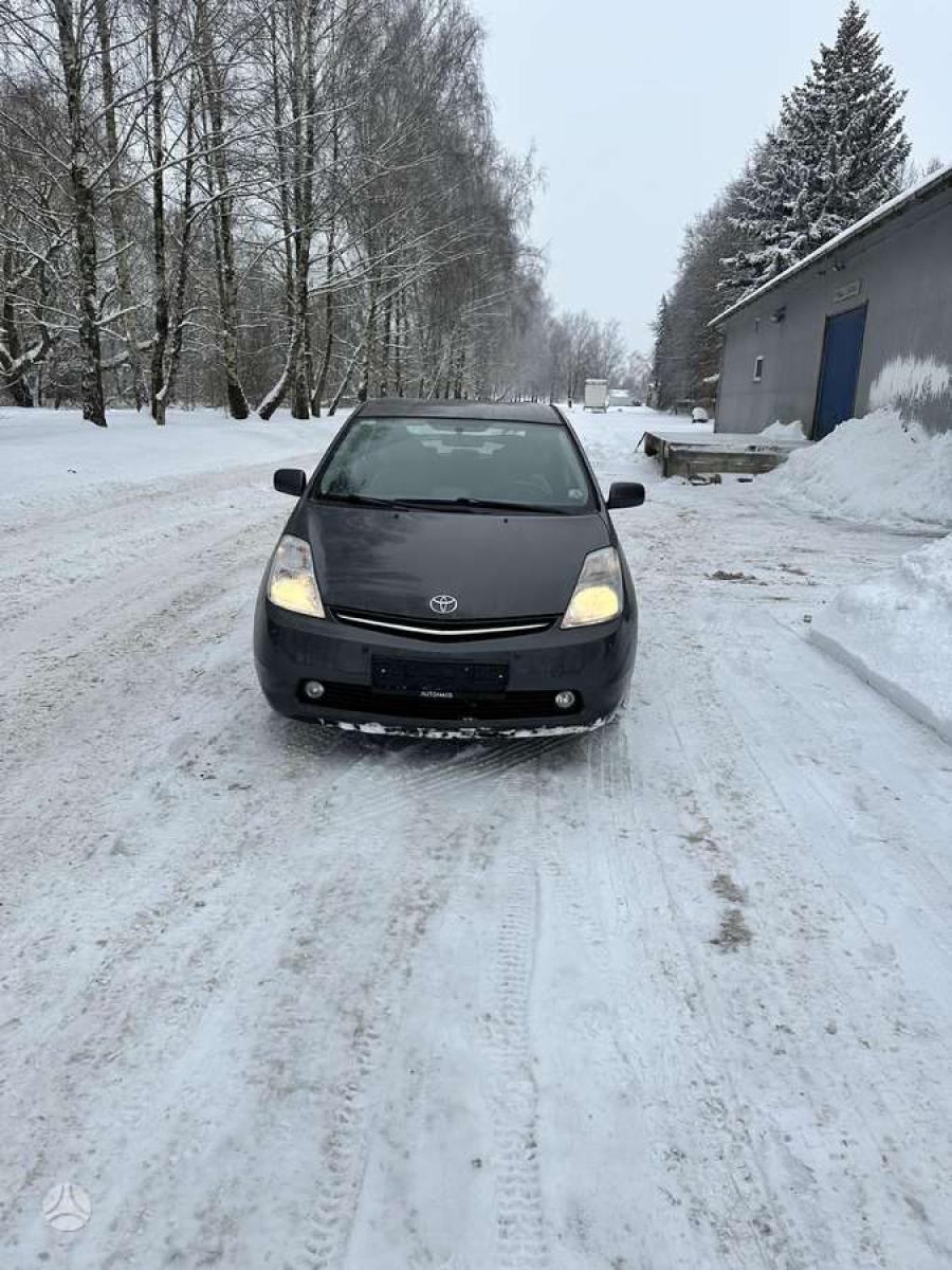Grey Toyota Prius 2007 in Panevezys, with an engine capacity of 1.50 L and mileage of 376 thousand km for 4400 €, photo 1 on AUTOMOTO.COM.LV