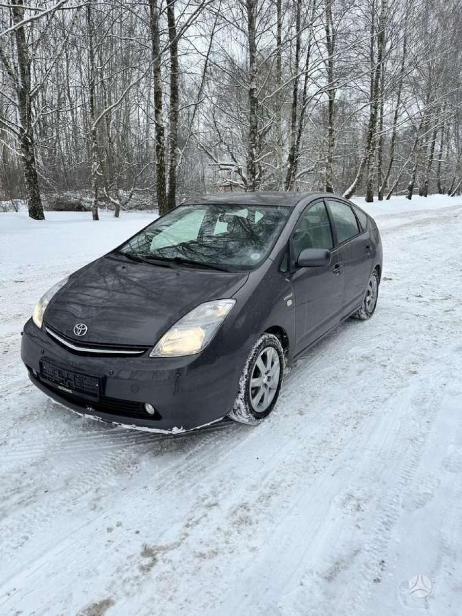 Grey Toyota Prius 2007 in Panevezys, with an engine capacity of 1.50 L and mileage of 376 thousand km for 4400 €, photo 6 on AUTOMOTO.COM.LV
