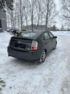 Grey Toyota Prius 2007 in Panevezys, with an engine capacity of 1.50 L and mileage of 376 thousand km for 4400 €, photo 7 on AUTOMOTO.COM.LV