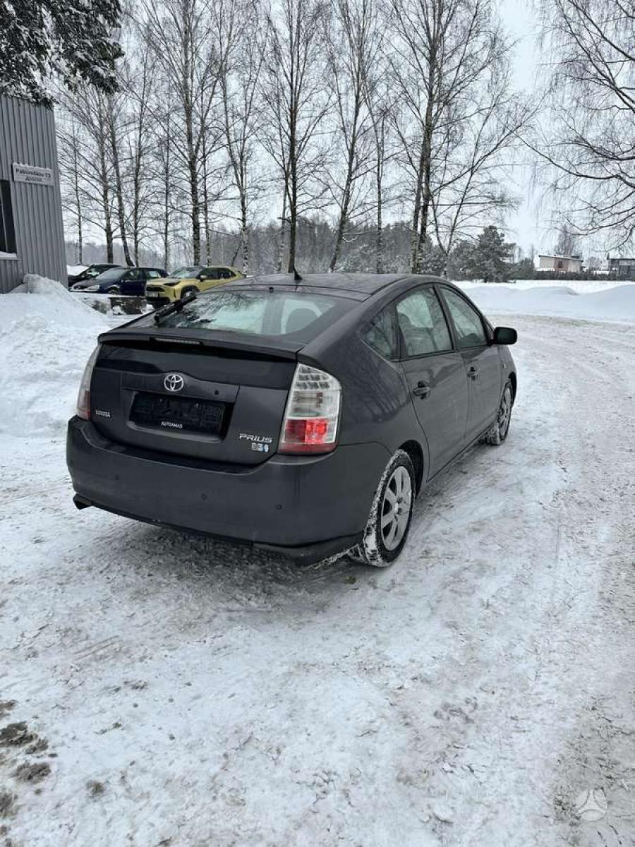 Grey Toyota Prius 2007 in Panevezys, with an engine capacity of 1.50 L and mileage of 376 thousand km for 4400 €, photo 7 on AUTOMOTO.COM.LV