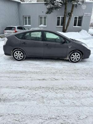 Grey Toyota Prius 2007 in Panevezys, with an engine capacity of 1.50 L and mileage of 376 thousand km for 4400 €, photo 8 on AUTOMOTO.COM.LV