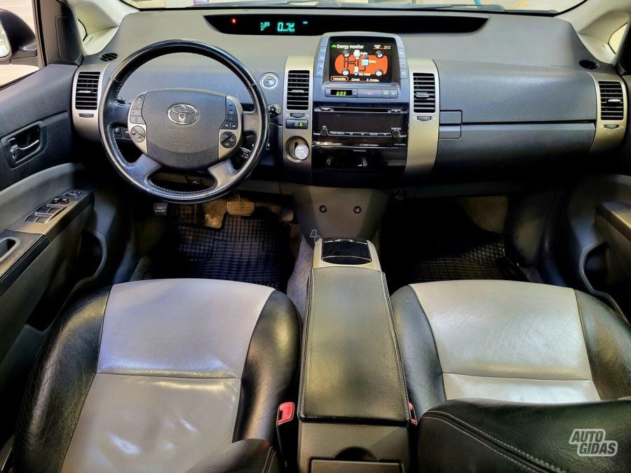Pelēks Toyota Prius 2007 Viļņa, ar dzinēja tilpumu 1.50 L un nobraukumu 279 tūkst. km par 3450 €, foto 1 vietnē AUTOMOTO.COM.LV
