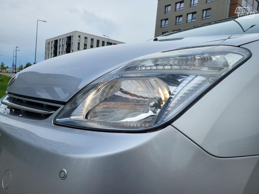 Pelēks Toyota Prius 2007 Viļņa, ar dzinēja tilpumu 1.50 L un nobraukumu 279 tūkst. km par 3450 €, foto 6 vietnē AUTOMOTO.COM.LV