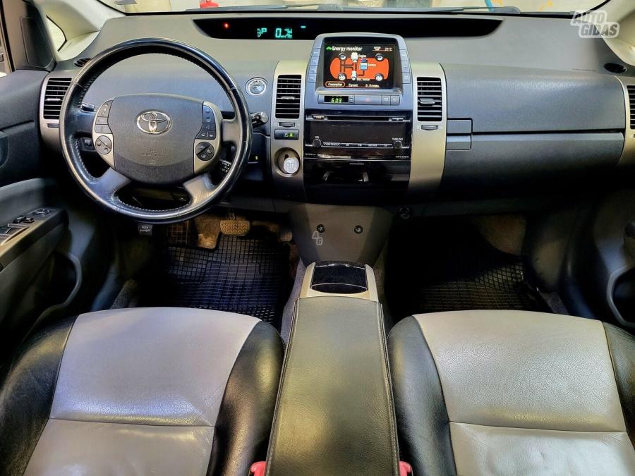 Pelēks Toyota Prius 2007 Viļņa, ar dzinēja tilpumu 1.50 L un nobraukumu 279 tūkst. km par 3450 €, foto 13 vietnē AUTOMOTO.COM.LV