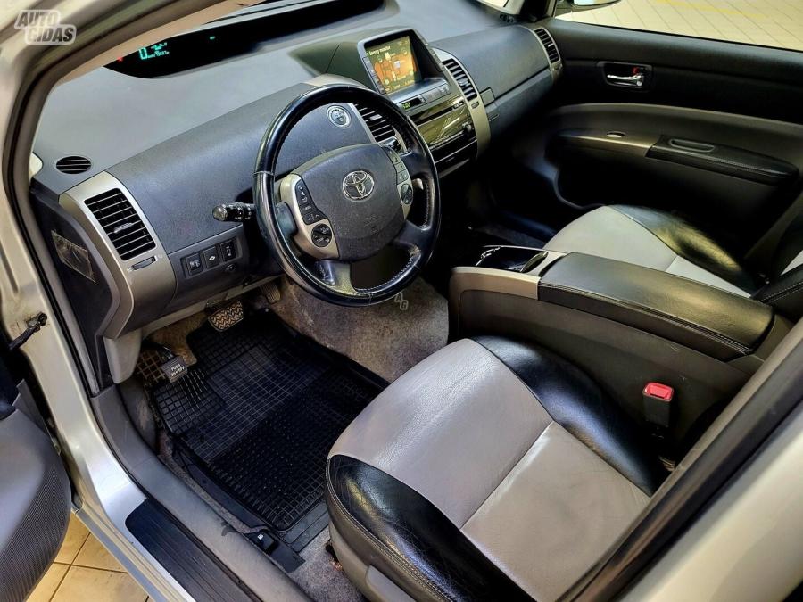 Pelēks Toyota Prius 2007 Viļņa, ar dzinēja tilpumu 1.50 L un nobraukumu 279 tūkst. km par 3450 €, foto 16 vietnē AUTOMOTO.COM.LV