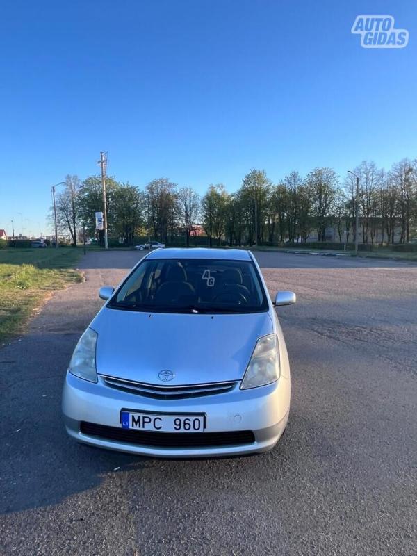 Pelēks Toyota Prius 2007 Kauņa, ar dzinēja tilpumu 1.50 L un nobraukumu 234 tūkst. km par 4200 €, foto 1 vietnē AUTOMOTO.COM.LV