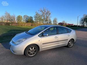 Grey Toyota Prius 2007 in Kaunas, with an engine capacity of 1.50 L and mileage of 234 thousand km for 4200 €, photo 3 on AUTOMOTO.COM.LV